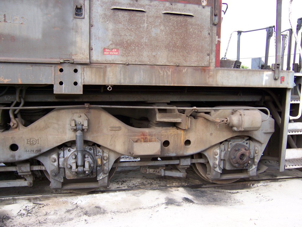 SP 8283 truck and battery box detail